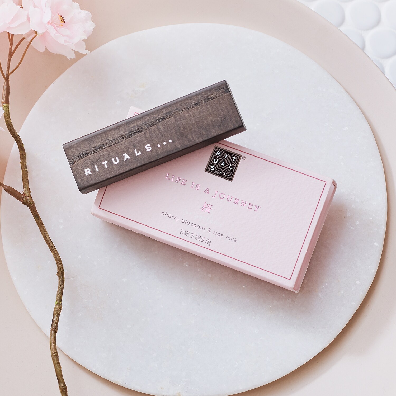 The Ritual of Sakura - Zapach do samochodu i RITUALS ≡ SEPHORA