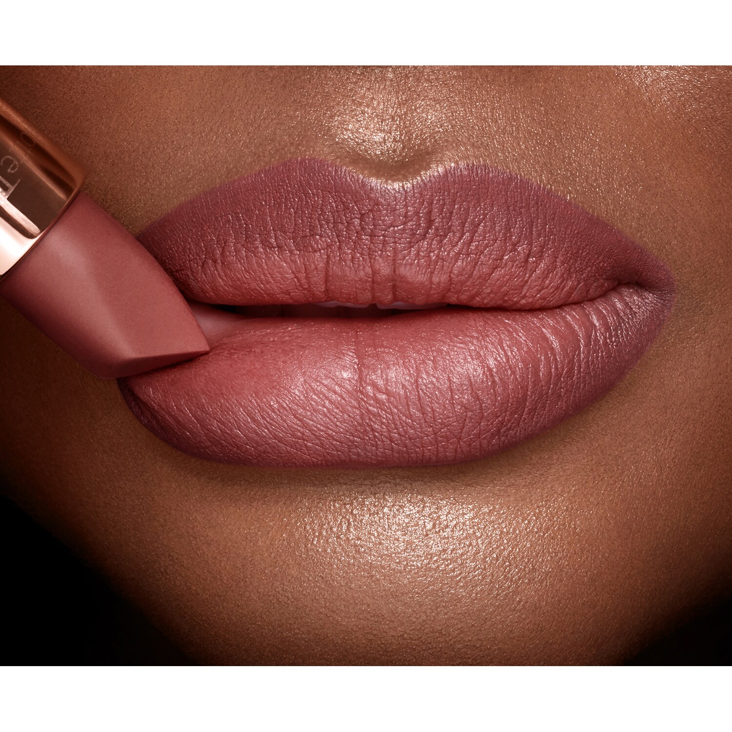 Matte Revolution - nawilżająca pomadka do ust ≡ SEPHORA