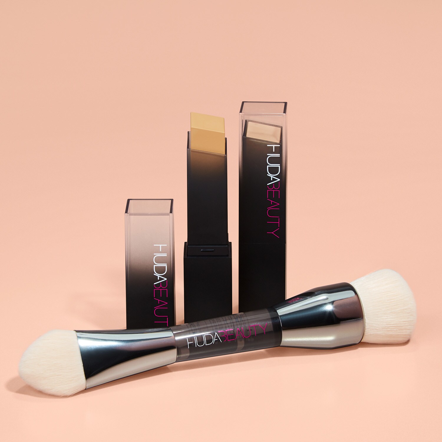 Build and Buff Foundation Brush - Pędzel do podkładu i HUDA BEAUTY ≡ ...