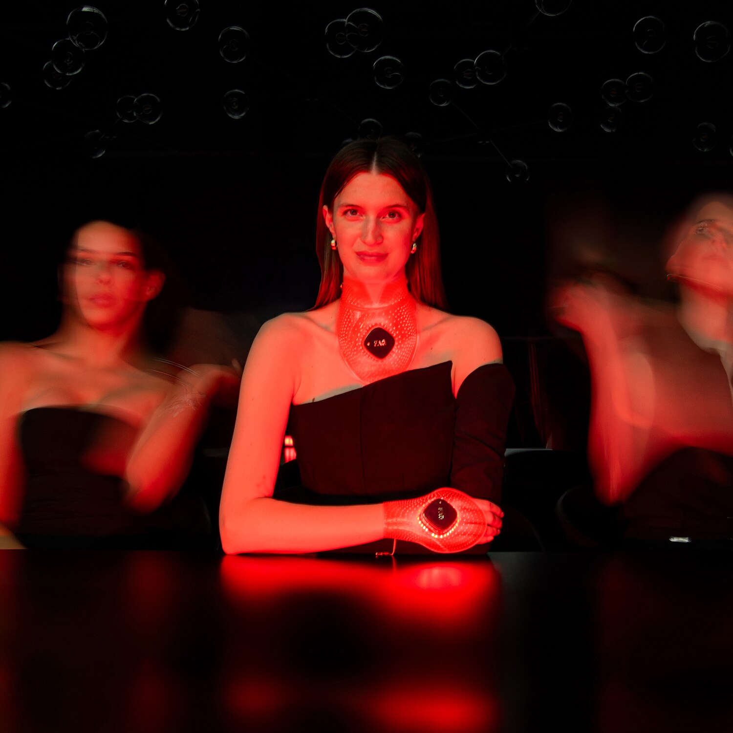 FAQ™ 211 - Przeciwstarzeniowa maska LED na szyję i dekolt i FOREO ≡ SEPHORA