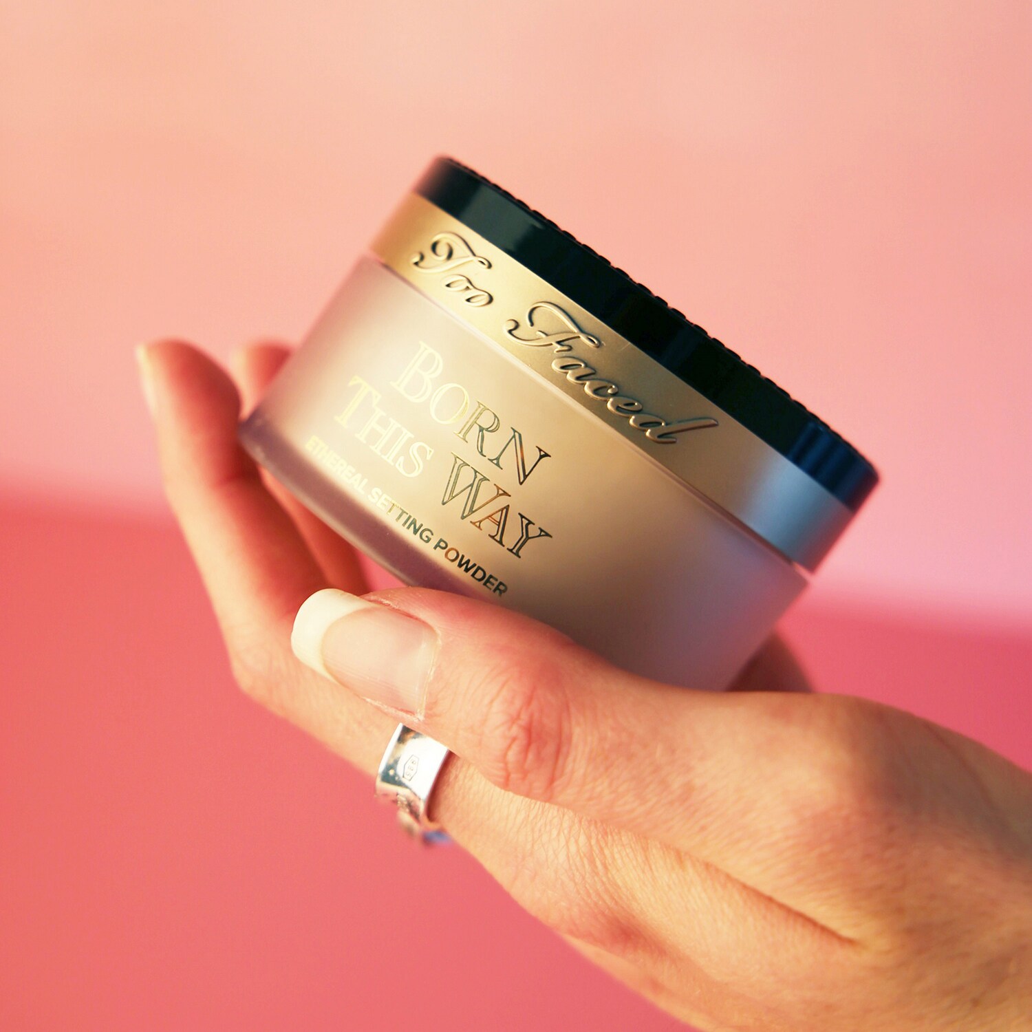 Born This Way Loose Powder - Puder utrwalający i TOO FACED ≡ SEPHORA